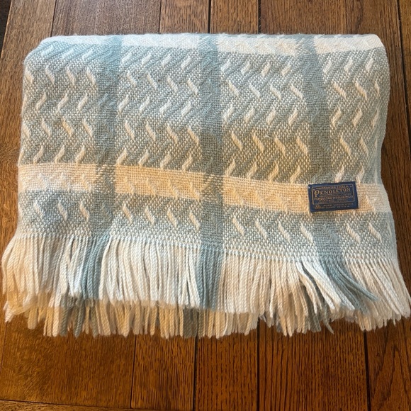Pendleton | Bedding | Vintage Pendleton Light Blue Plaid Wool Throw ...